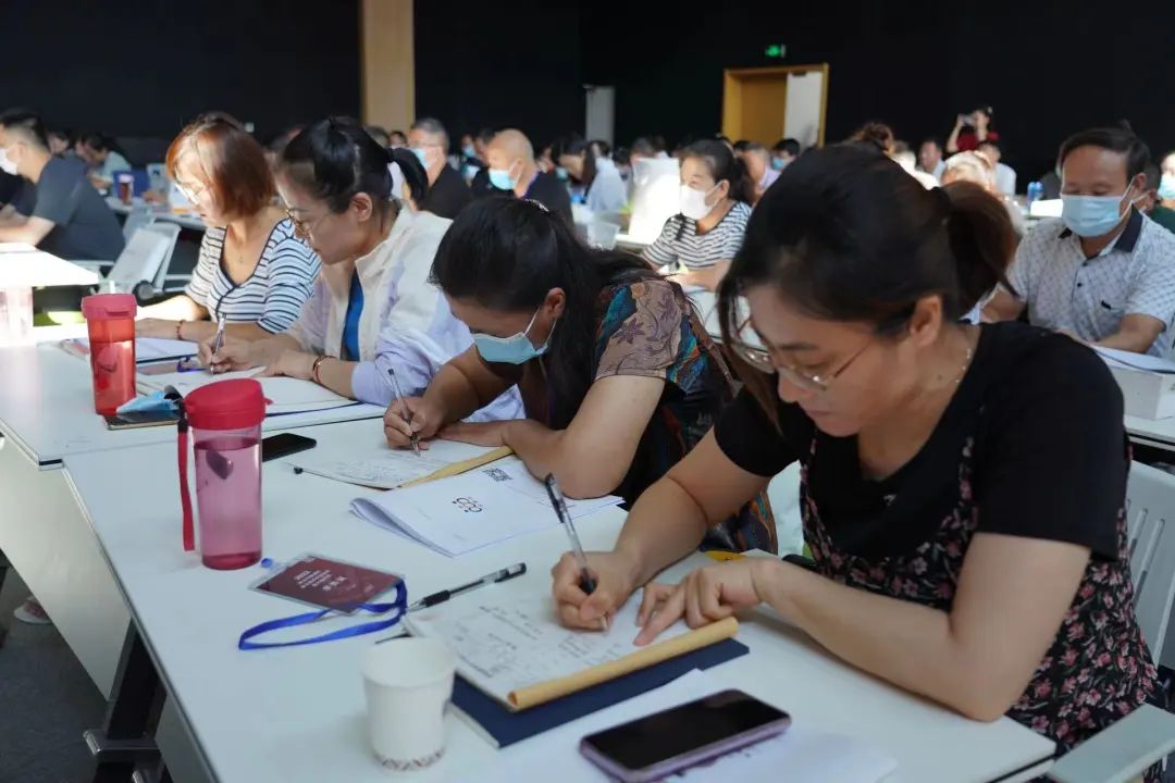 重磅枣庄市薛城区骨干教师及班主任能力提升研修班开班仪式顺利举行 三研基地